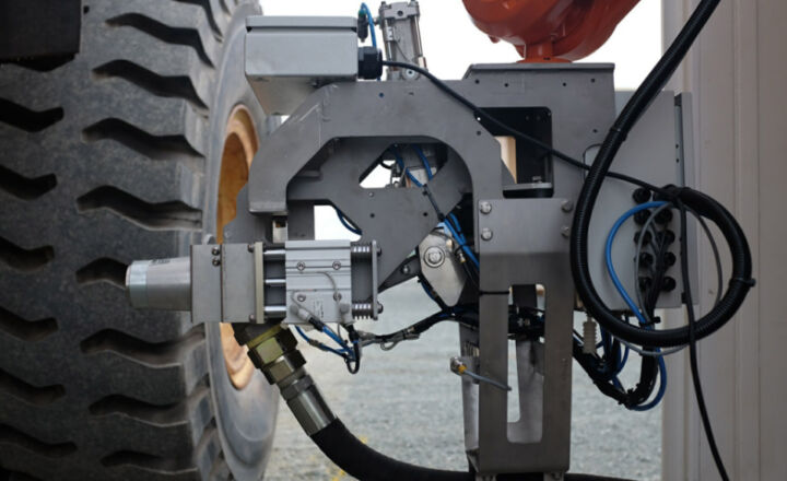 Scott | Autonomous Truck Refueling - The Robot Revolution