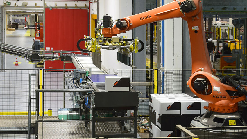 Scott Automation | Multi-phase palletising and pallet transport…