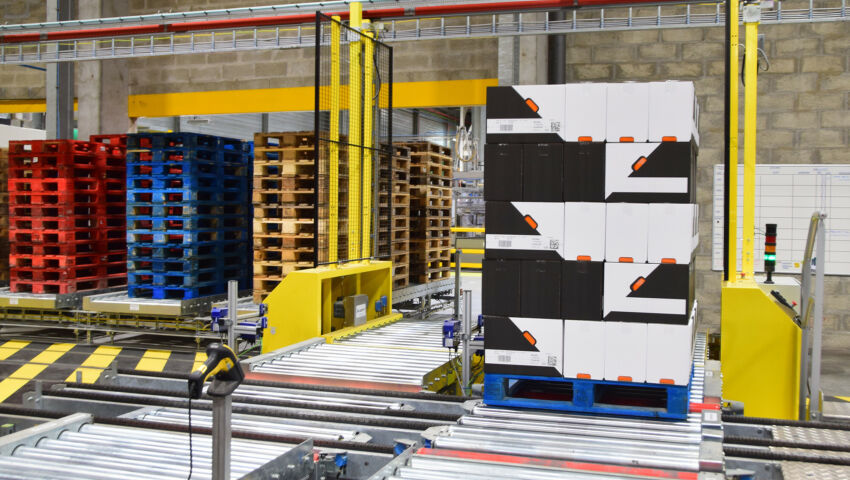 Scott Automation | Multi-phase palletising and pallet transport…