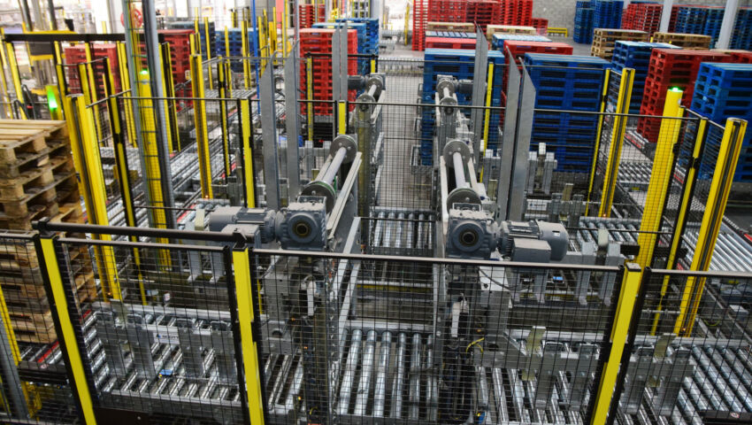 Scott Automation | Multi-phase palletising and pallet transport…