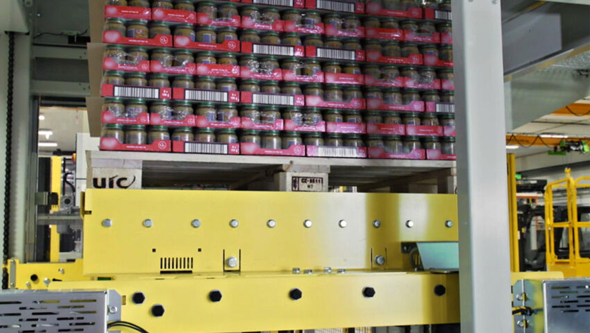 Scott | End-of-line palletising project with pal 4.0 and double infeed